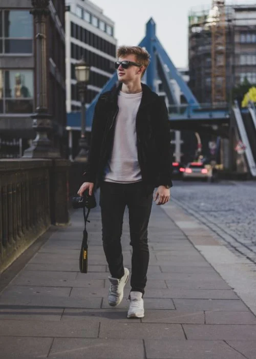 Full Body Portrait Posing | 19 Secret Tips For Photographers