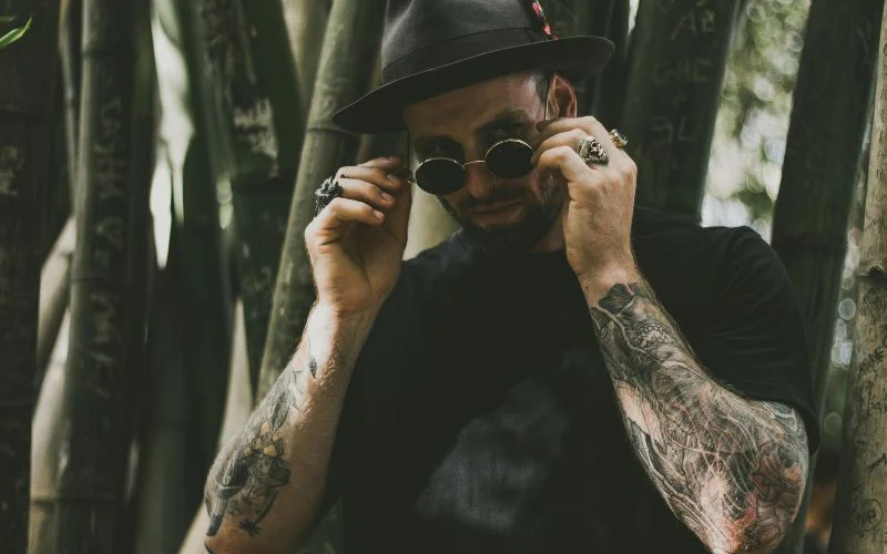 17 Male Poses For Portrait Photography | Photo Shoot Poses