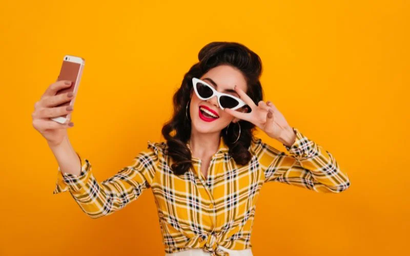 90s Photoshoot Poses | Top 11 Ideas To Try (For Cool Retro Feels)